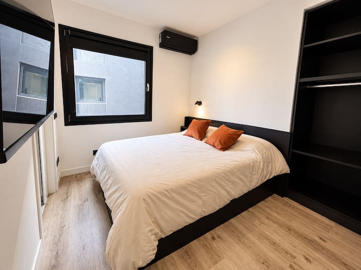 Habitación De Hotel A Pasos Del Obelisco - Argentina