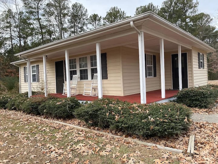 Cozy Country Cottage - Apex, NC