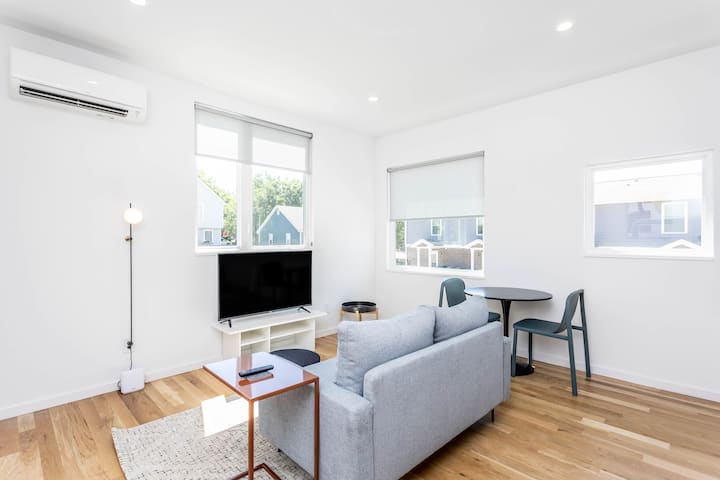 Downtown Flat · Queen Bed · Desk Studio ·Roof Deck - Raleigh, NC