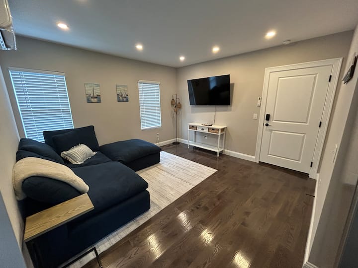 Newport Basecamp | Fire Pit + Parking + 2br/1ba - ニューポート, RI