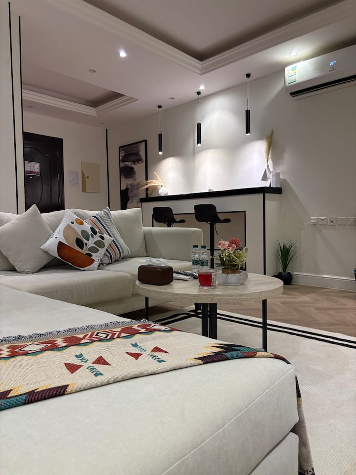 Modern 1br & 1lr Apt
شقة عصرية بغرفة وصاله - Saudi Arabia