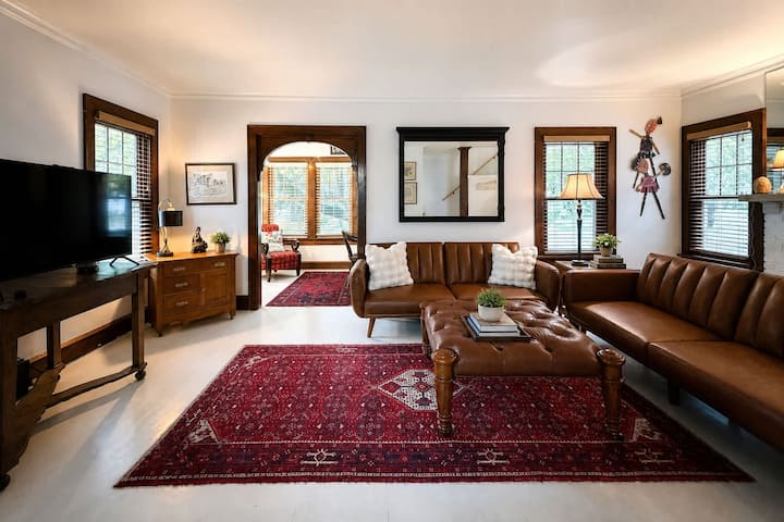 Peabody Park Retreat| 3 Br, Office & Firepit Close - Appleton, WI