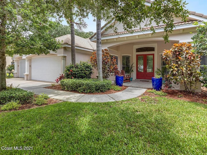 Beautiful Beach Side Happy Home - Satellite Beach, FL