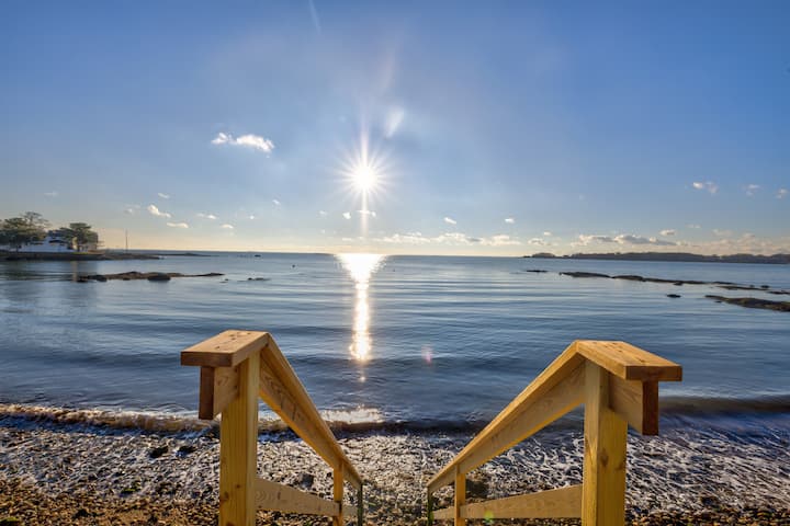 4 Bdrm, 3 Bath Waterfront W/ Pvt Beach & Sunsets. - Branford, CT