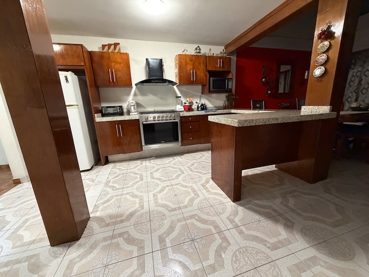 Casa Amplia Con Cochera - Uruapan