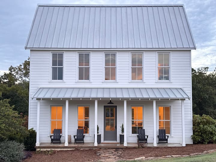 Private Hilltop Retreat - Sunsets + Starry Skies - Decatur, AR