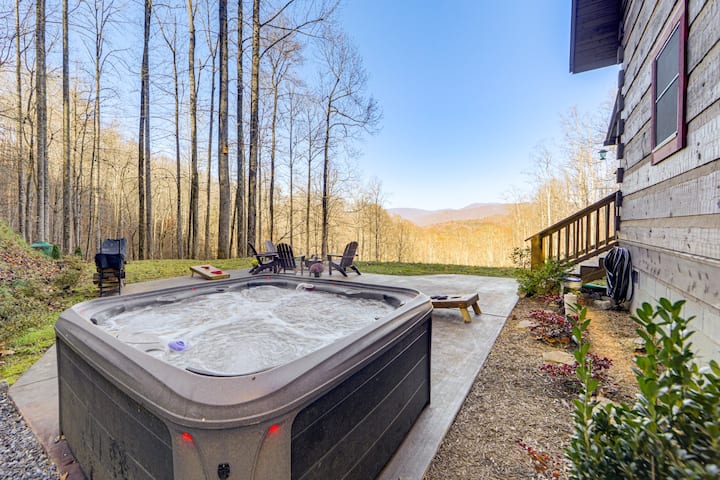 Hot Tub Haven! Mtn-view Home 13 Mi To Bryson City! - Sylva, NC