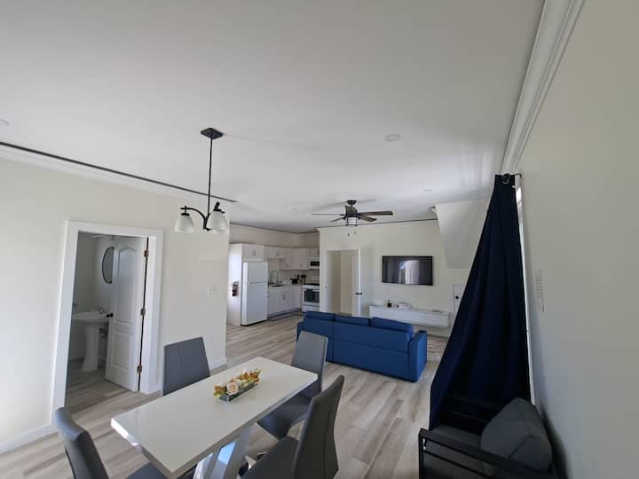Andy's Inn 4 - Luxury Loft - Cayman Islands
