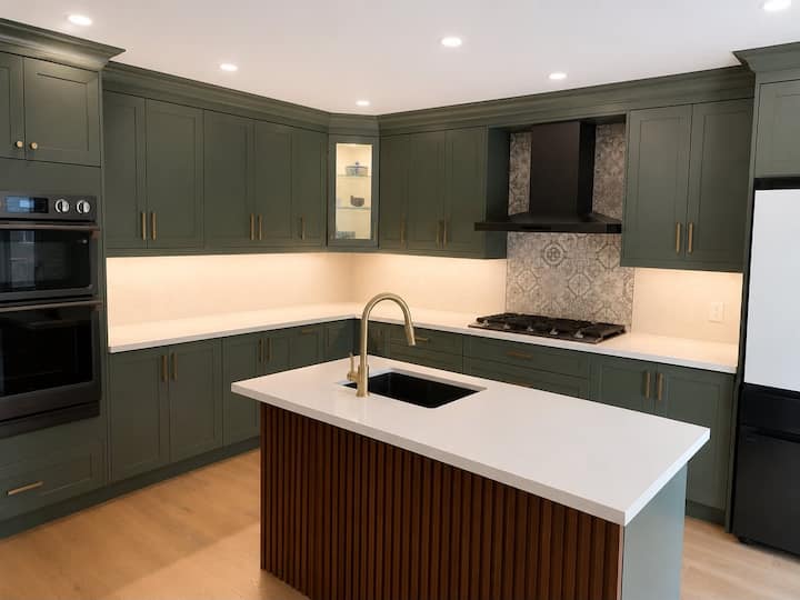Modern Stylish 4br Family Home - Oakville