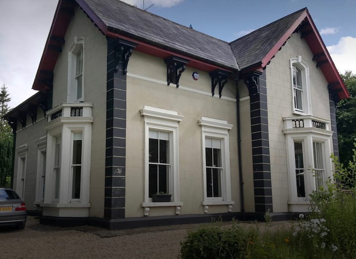 1 Bedroom Apartment / Victorian Property & Gardens - Derry