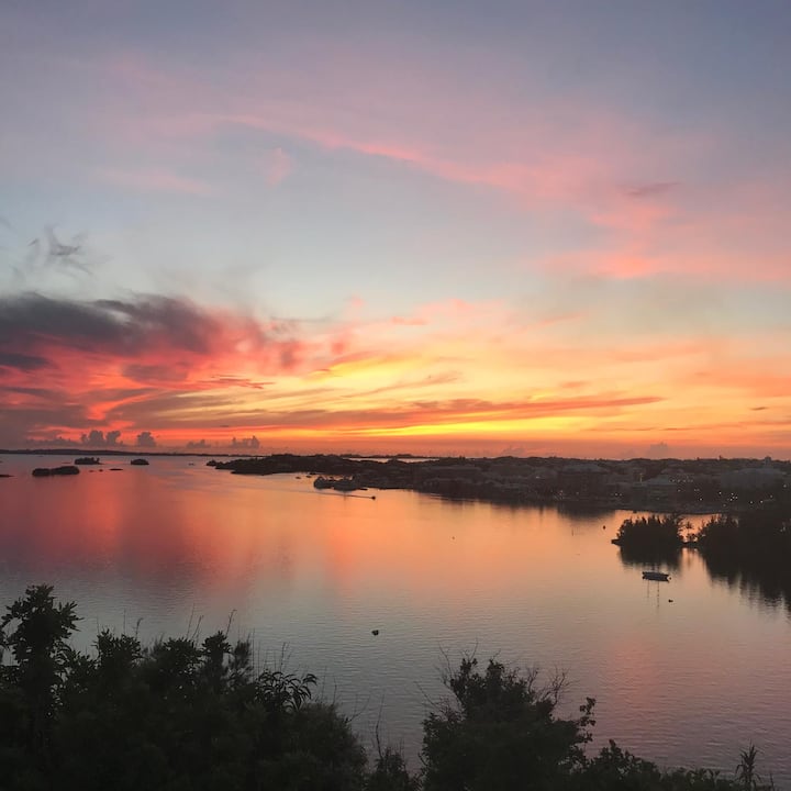 Tiny Home With Sunset Harbour Views - 버뮤다