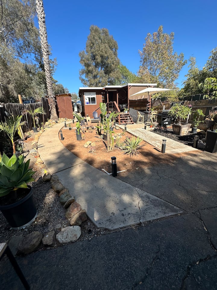 Charming 1 Bedroom Vista Villa Adu - Vista, CA