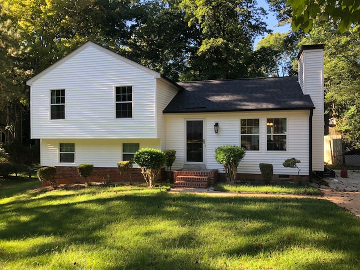 Northwoods House With Fireplace - Apex, NC