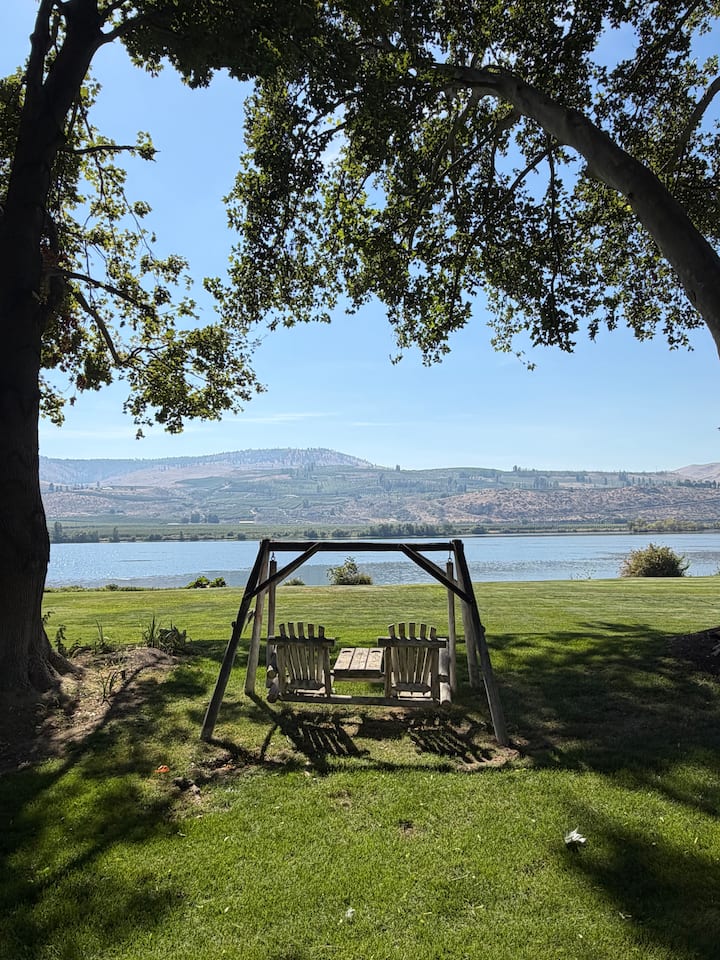 4-br River Cabin Near Gamble Sands + Private Buoy - Bridgeport State Park, Bridgeport