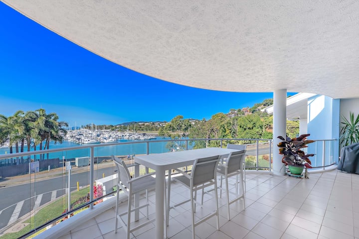 Marina Shores Penthouse - Airlie Beach