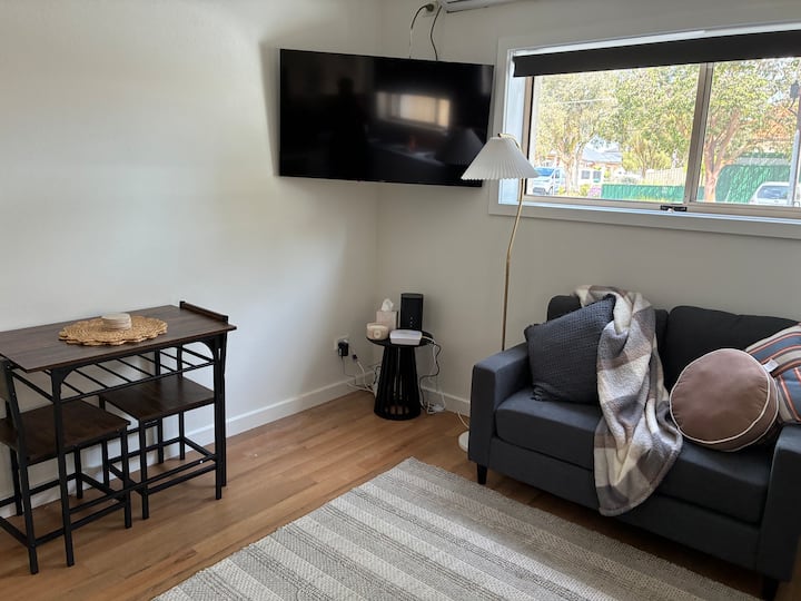 The Little Luxe Unit - Port Adelaide