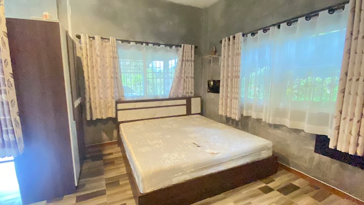 บ้านรังมดพร้าว - Phrao District