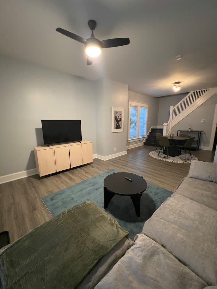 Modern 2 Bedroom Townhouse Downtown Indy - Indianapolis, IN