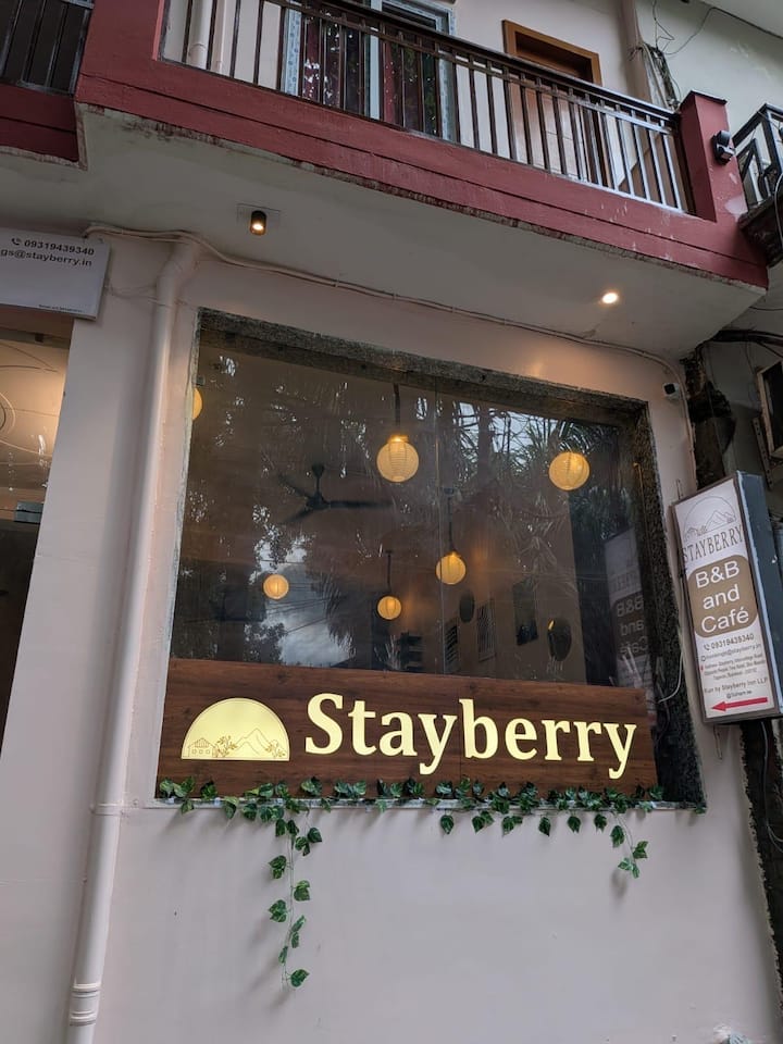 Stay Berry Double Room With Balcony - Rudraprayag