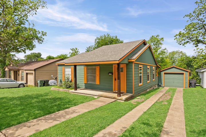 Charming Green Bungalow 2 Bed / 1 Bath - Near Bsw - Temple