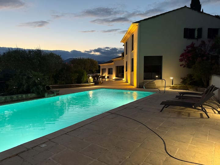 Villa, Jacuzzi, Piscine 10 Pers Ardèche. Villa N - Aubenas