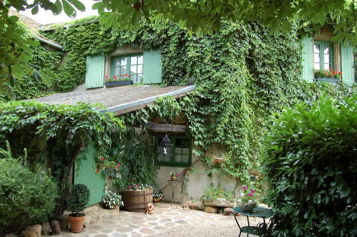 Gîte De Groupe à Crespin - 3 Gîtes Avec Salle - Aveyron