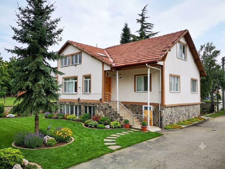 Tuna Köy Evi & Dublex
ŞEhir Merkezinde Köy Huzuru - Bolu