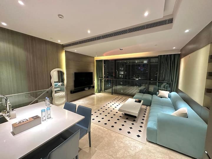 He Xi Apartment - West Beach, CA