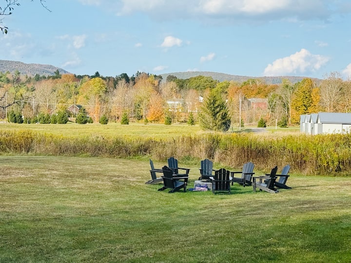 Hot Tub, Two Kitchens, Large Yard, 10 Min To Mtns - Windham, NY