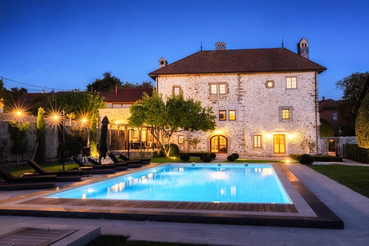 Château Xviie Privatisé · 8 Suites · 15 Min Genève - Archamps