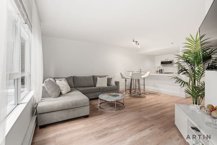 Modern 1br Condo, Workspace & Access To Amenities - Vancouver