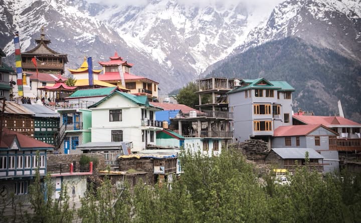 Minimalist Hidden Gem With Balcony & City Views - Kalpa