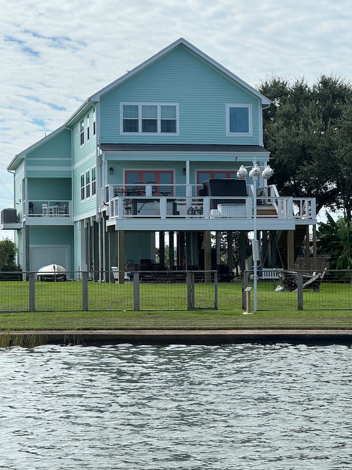 Waterfront Bay Apt W/luxury Wellness Spa Deck - Galveston, TX