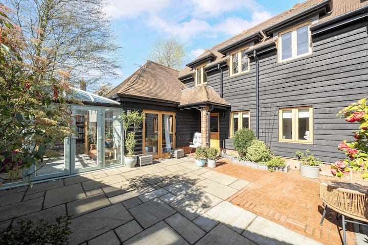 Stylish Barn House In The Heart Of Ripley, Surrey - Woking