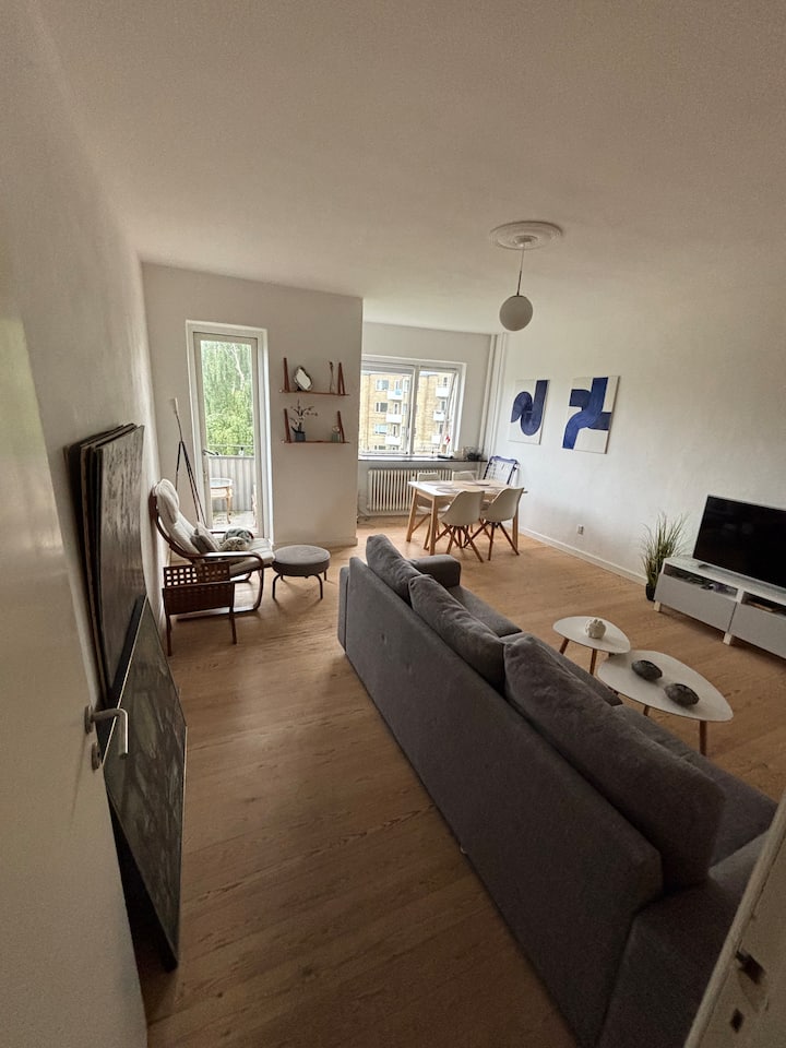 Central 2 Værelseslejlighed Med 2 Altaner. - Aarhus