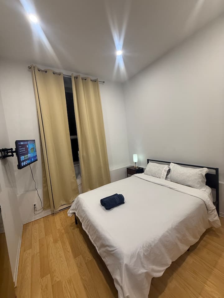 Private Downtown Studio In With Private Parking - Montreal