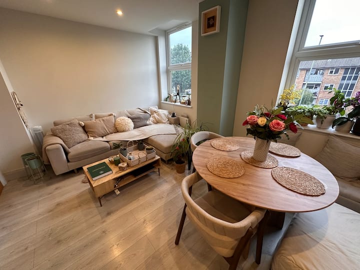 Stylish, Cosy 1-bedroom Flat With A Warm Feel. - Cockfosters