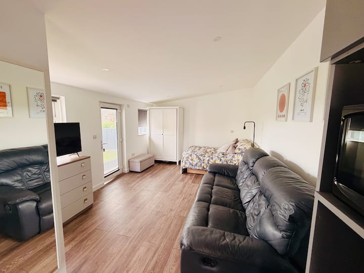 The Annexe  Modern Private Studio - Melton Mowbray