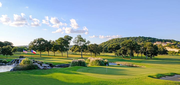 Where Memorable Trips Begin! 3 Units, Pool & Golf! - Boerne, TX