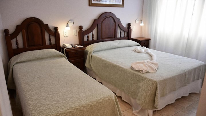 Habitación Triple A 150 M Del Mar · Pileta - Villa Gesell