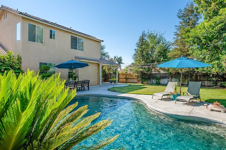 4-bedroom House With Pool & Fireplace - Fresno, CA