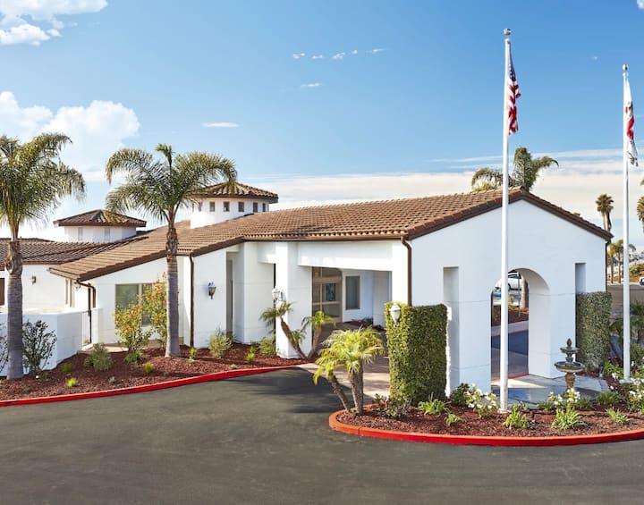 Cozy 2 Separate Hotel Suites W/ Parking - Pismo Beach, CA