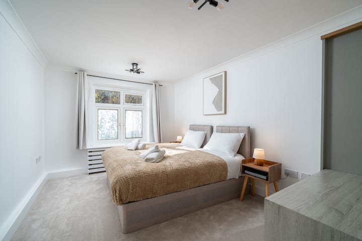 Woking Contractor Accommodation | 2-bed Apartment - 워킹