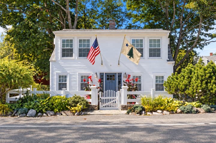 Shore Rd Cottage | Walk Perkins Cove & Marginalway - Ogunquit, ME