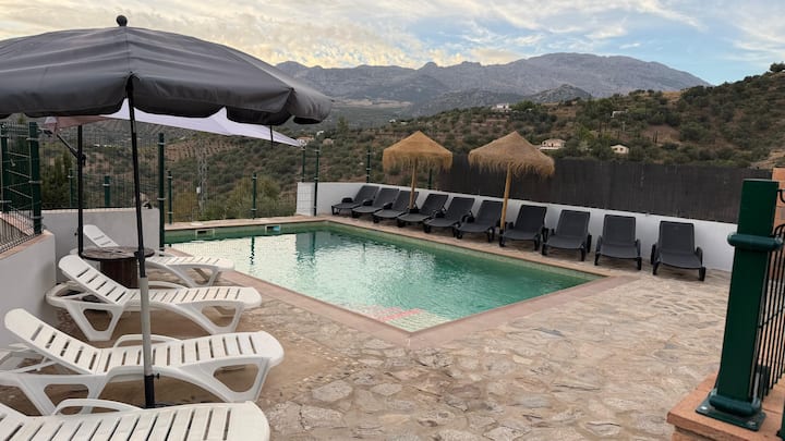 Villa Con Piscina Privada| Parking Gratis| 18 Pax - Colmenar