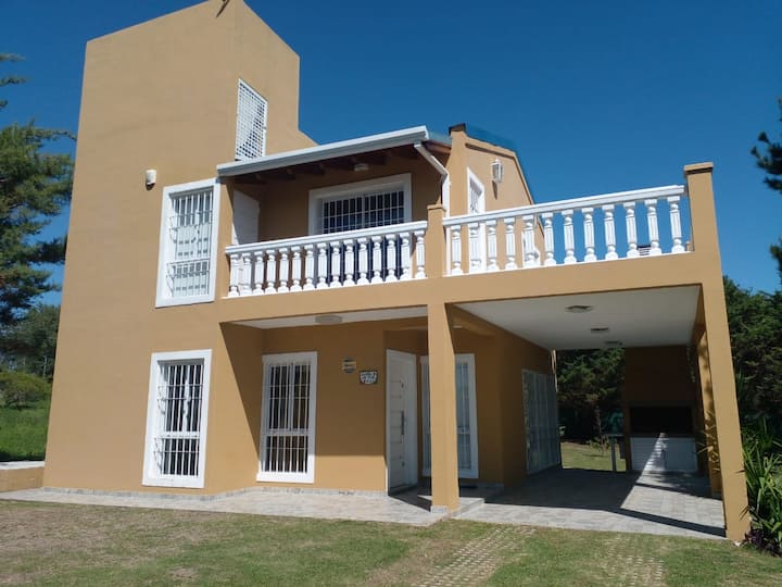 Chalet De Dos Plantas Para Cuatro Pers. Con Pileta - Cosquín