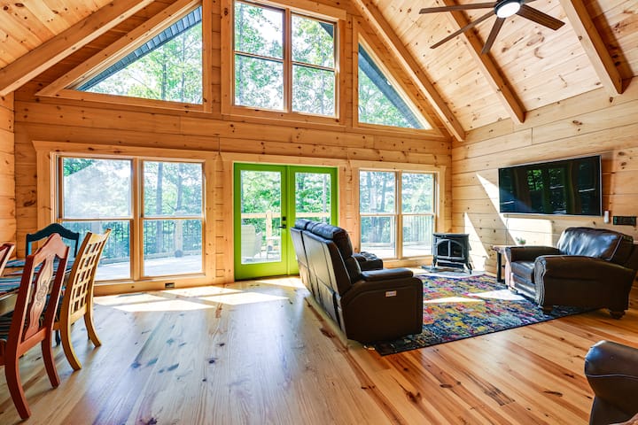 Sauna, Hot Tub & Smoky Mtn Views: Moonshadow Lodge - Sylva, NC