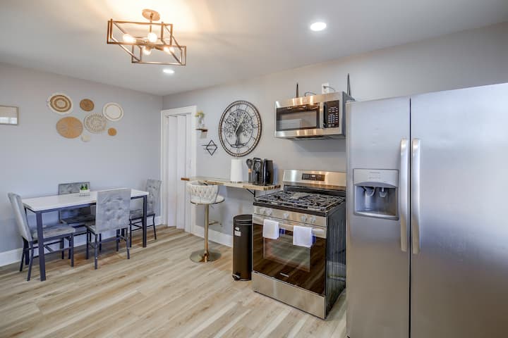 Couple's Welcome! Cozy Beckley Escape W/ Deck - Beckley, WV
