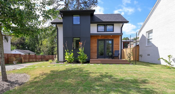 Dog Friendly Tiny Home Near Northgate Park & Duke - Durham, NC