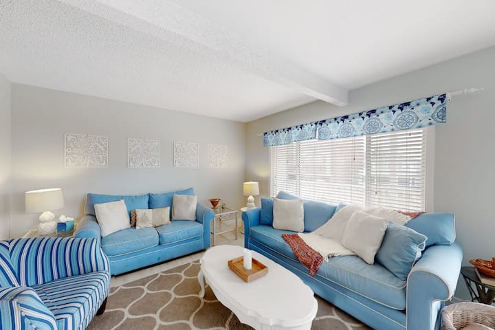 Ocean-view Condo: Balcony Pool & Dog-friendly - Dewey Beach, DE